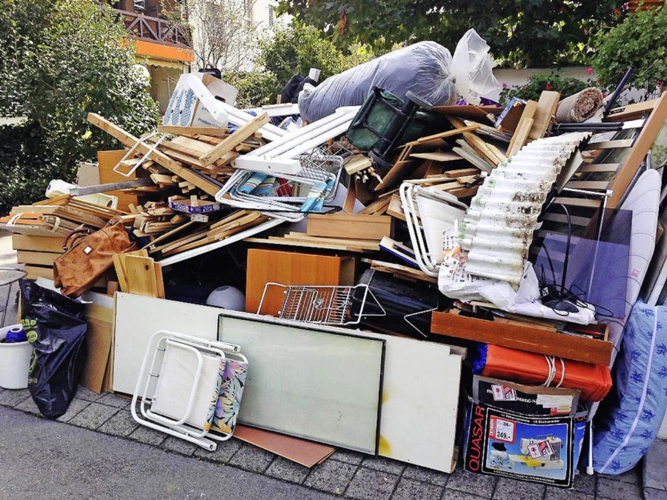 Sperrgut entsorgen | Preise für Entsorgung berechnen